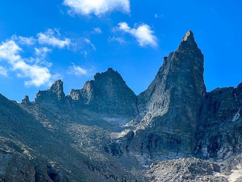 Hallett Peak, Otis Peak, Andrews Glacier, and Lake Haiyaha - McGregor ...